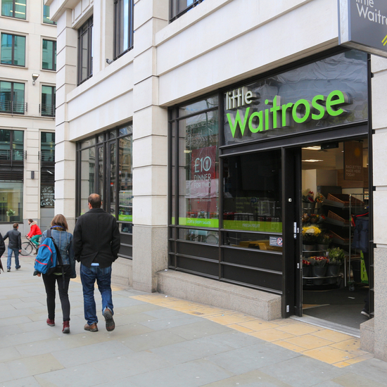 Waitrose повышает цены и отказывается от бесплатных газет для лояльных ...