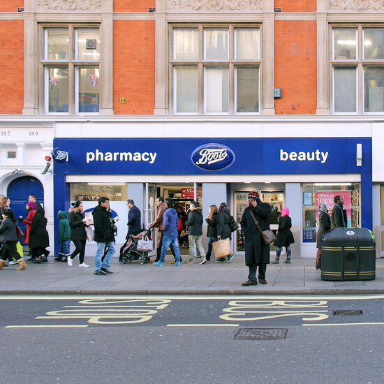 Английские фармацевты начнут выписывать направления к онкологу | Акцент UK