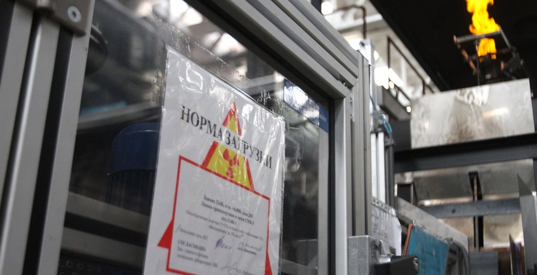 Method of producing solid plutonium dioxide solution in uranium dioxide ...